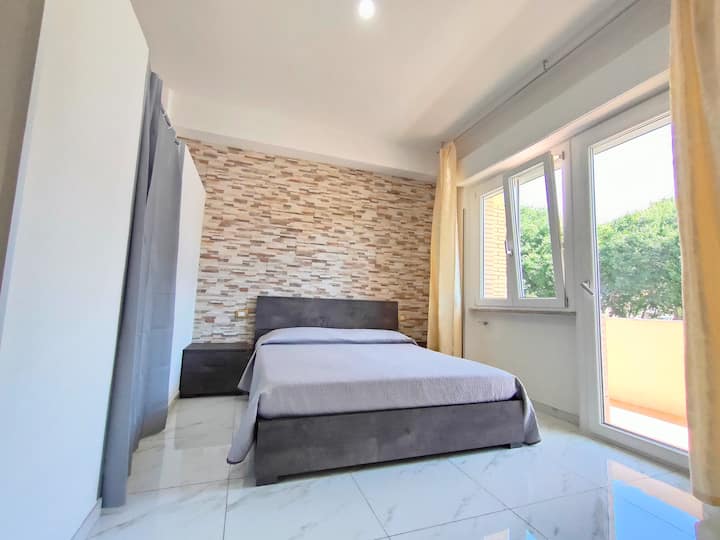 Balcony View + Private Bathroom - Sassari