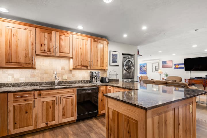 Downtown, Minutes Walk To Peak9 Village Base Area - Breckenridge, CO