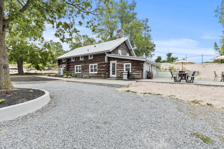 Lakehouse Chalet By The Beach - Port Colborne