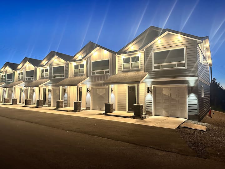 Luxury 3br Townhome | Walk Anywhere In Joseph! (A) - Joseph, OR