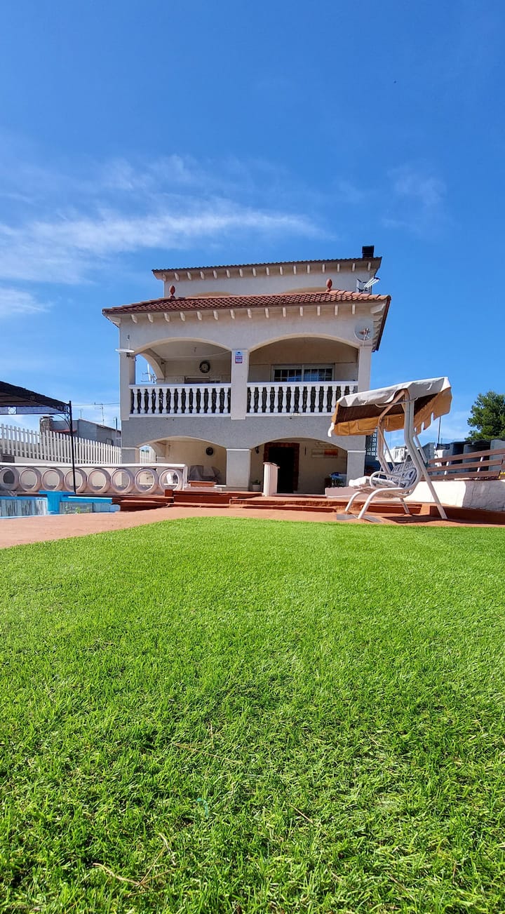 Casa En Entorno Privilegiado Y Vistas Al Mar - Calafell