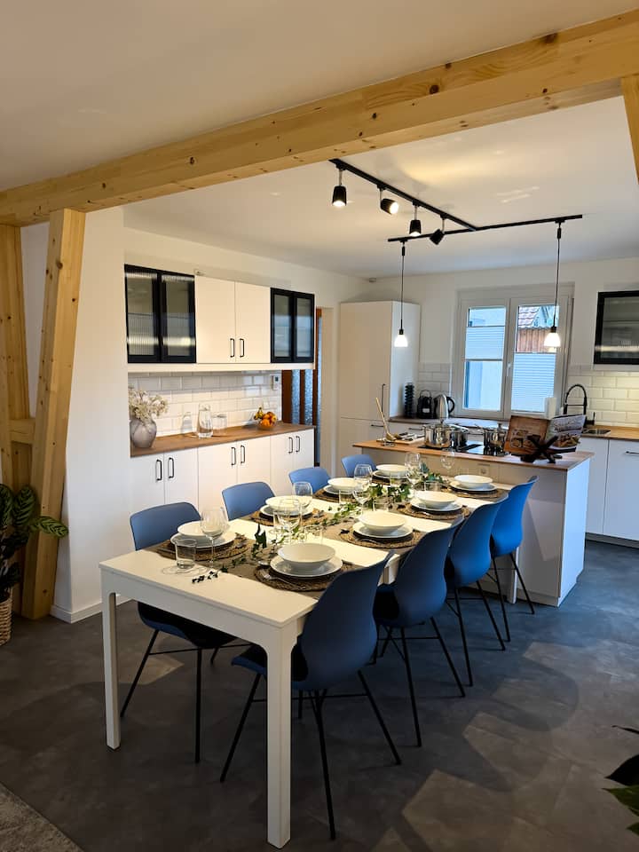 House & Garden, Kitchen Island, Parking, 4-8 Pple - Böblingen