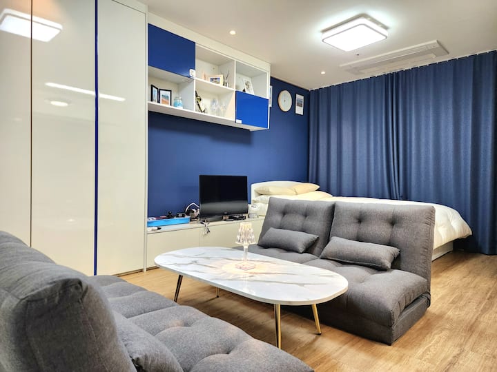 [오락실-큰사이즈] 공항10분#동문시장5분#라면,생수 무제한#넷플릭스.유튜브+주차무료 - Jeju-si