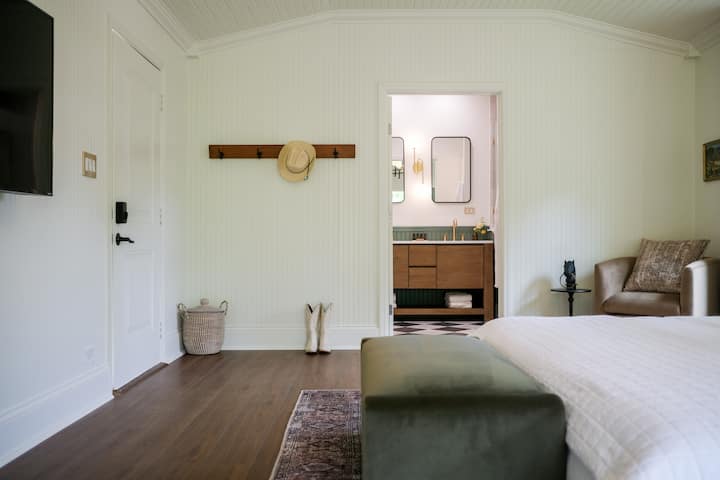 Luxurious Creekside Cottage W/ Pool - Meyer Hotel - Comfort, TX