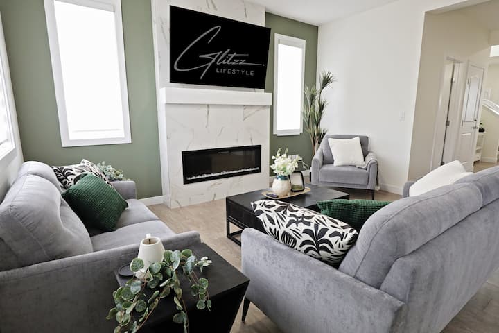 Elegant Retreat: 4 King/3 Queen|sleeps 14|near Wem - Spruce Grove