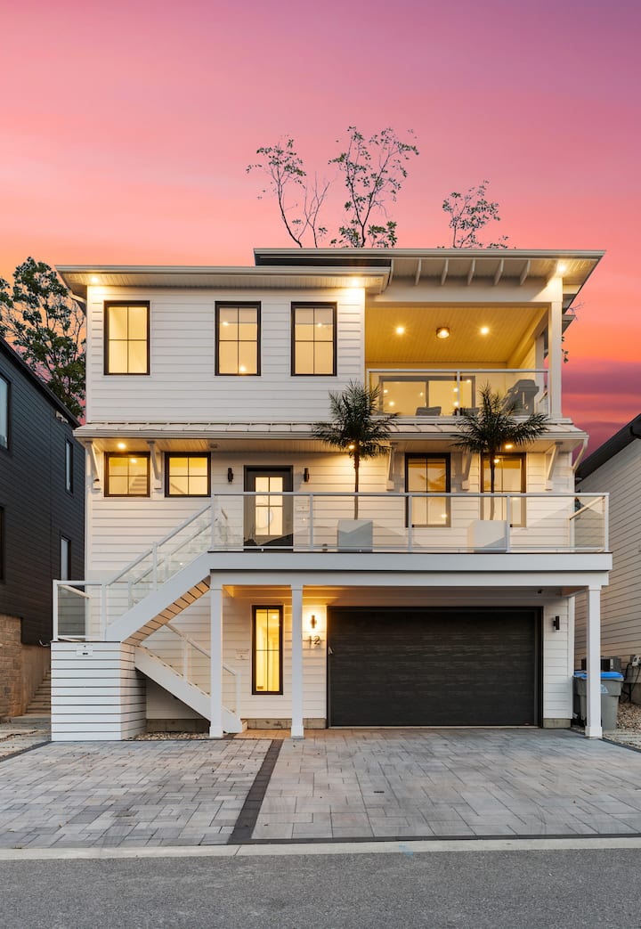 The Palms Beach House Luxury 3 Floors, 7 Br, 5 Ba - Grand Bend