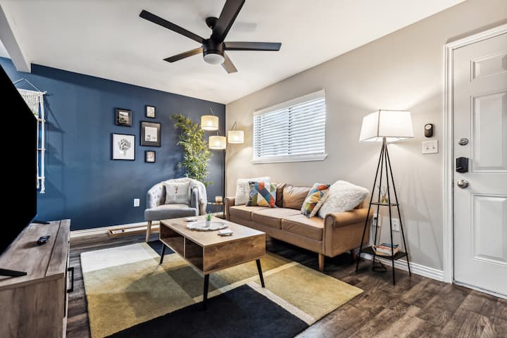 Delight 1bd: At&t Walkable & In The Heart Of It! - Arlington, TX