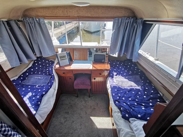Floating Home In Upton Upon Severn - Tewkesbury