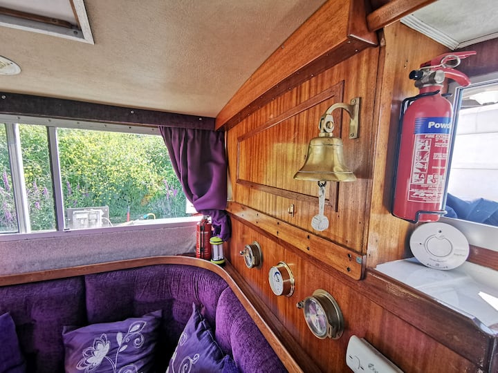 Floating Home In Upton Upon Severn, Worcester. - Worcestershire