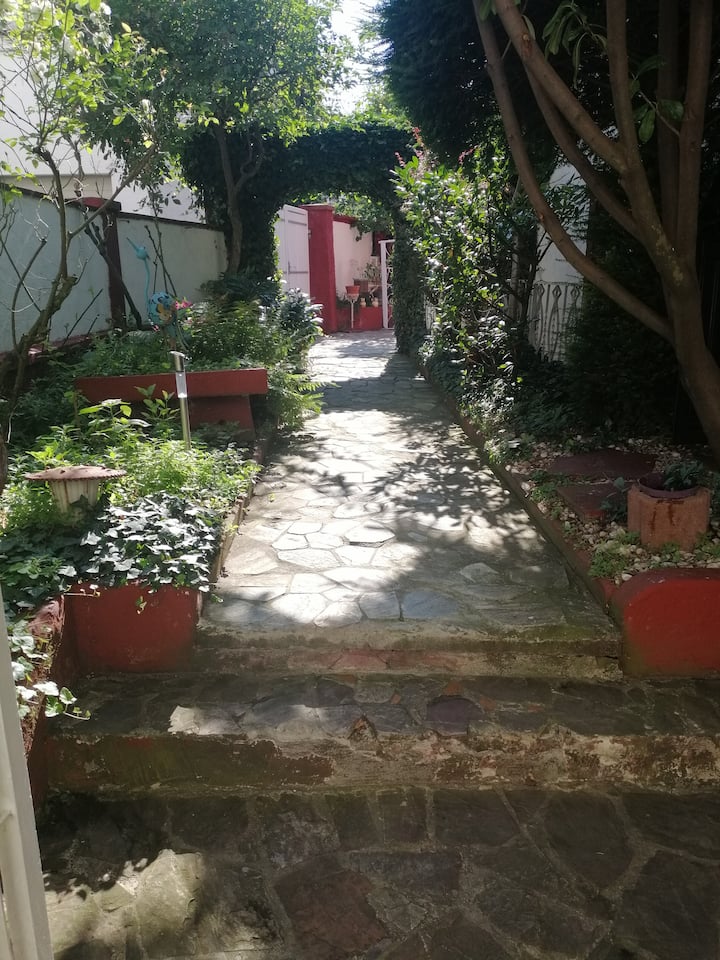 Kleines, Gemütliches Apartment Mit Bollywood Flair - Oestrich-Winkel