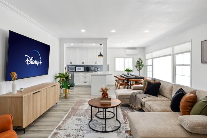 Lux Traveler's Home Near Disney | Patio + Games - Buena Park, CA