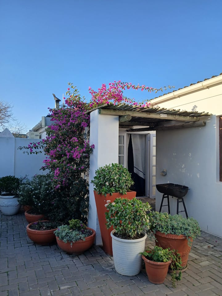 Quaint Studio In The Heart Of The Village - 蘭戈班