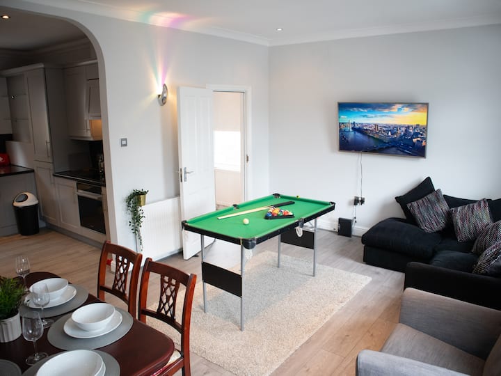 Charming Home With Terrace | Garage | Wi-fi & Tv - Croydon, UK