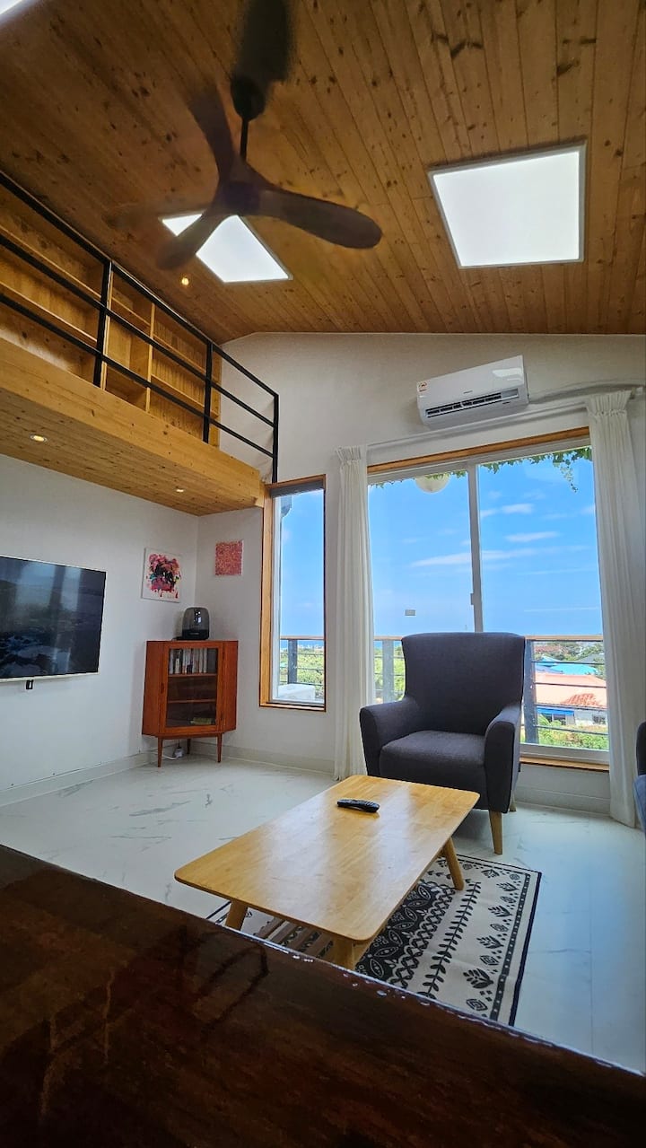 퐁낭뜰애 숙소+다락방있는 201호(한달살기환영) - Jeju-si