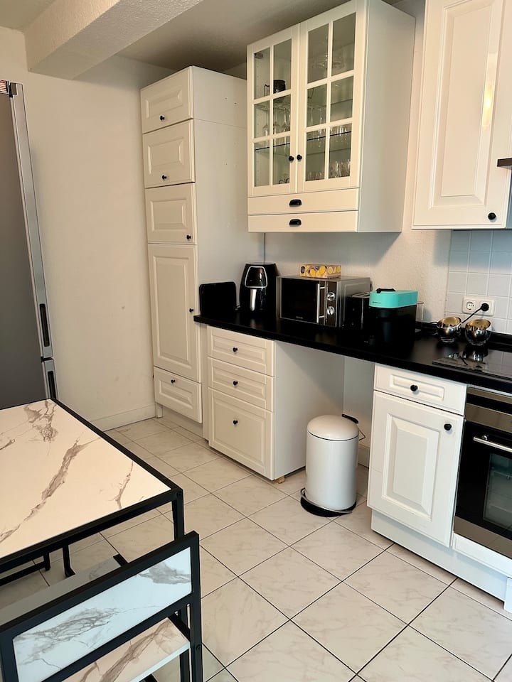 Große + Helle Wohnung Am Stadion - Cologne