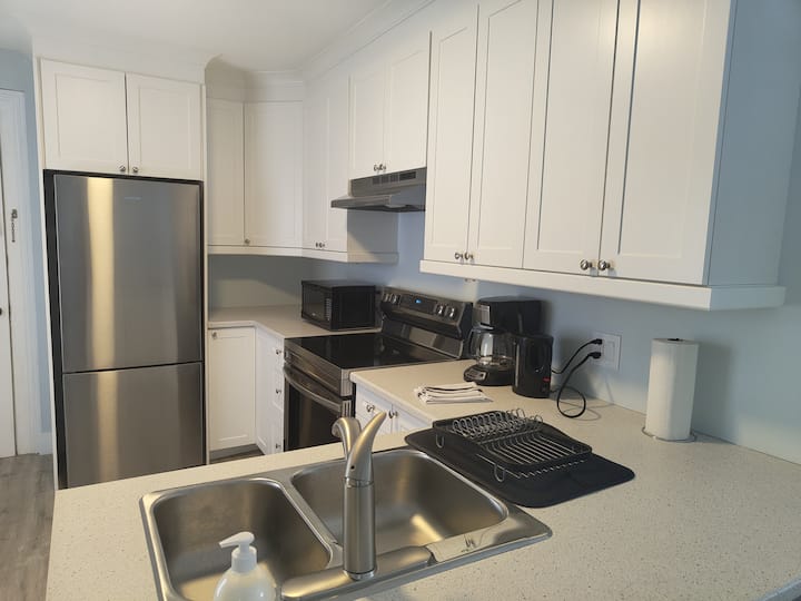 Bachelor Suite W Parking - Dtown - Stratford