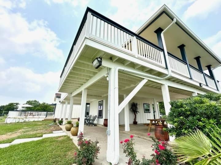 Lone Star Bayhouse - Baytown, TX
