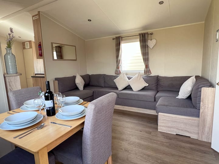 Modern & Blissful Beach Holiday Park Home In Essex - Harwich