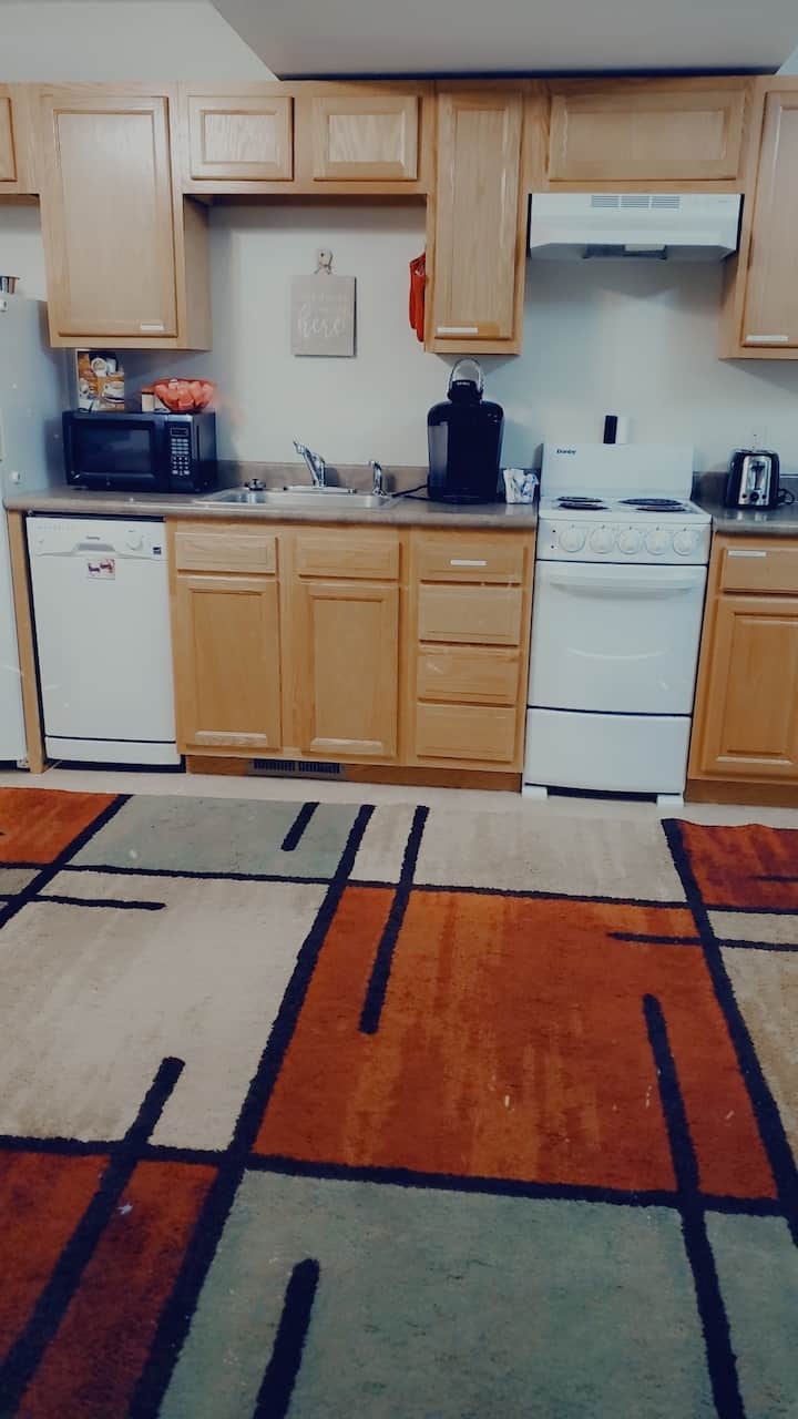 Cute Cozy Home Away From Home - Sioux Falls, SD