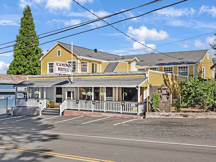 Entire “Apple Hill” Boutique Hotel! Sleeps 25 - Pollock Pines, CA