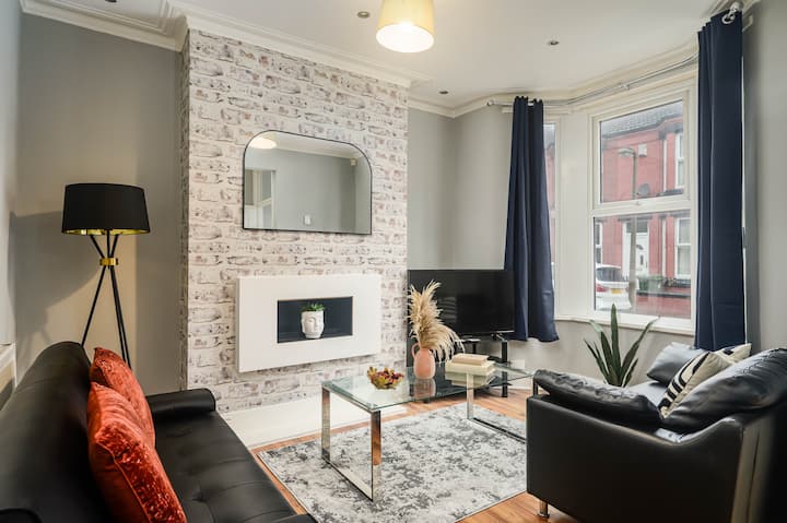 Willow House | Free Parking & Fast Links - Birkenhead