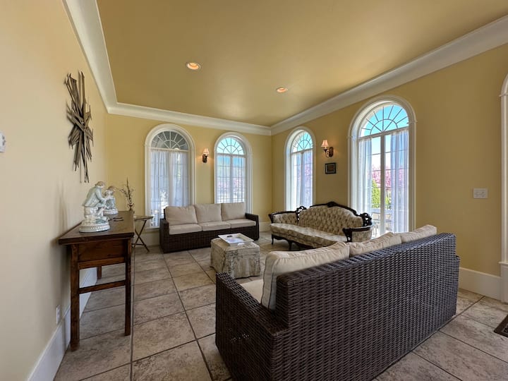 Château Herbe ~ Florence Room - Ashland, OR