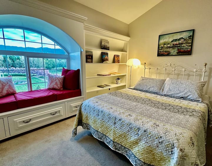Château Herbe ~ Florence Room - Ashland