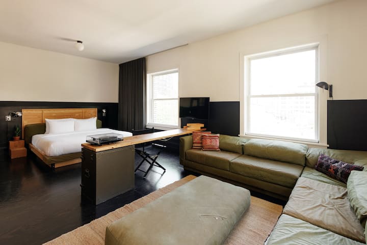 The Clyde By Kasa | King Suite - Portland, OR