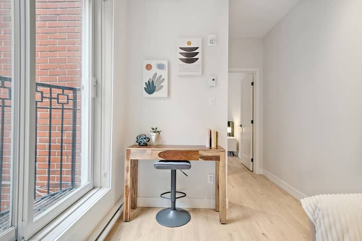 Sunny Gem In The Plateau Mtl - Montreal