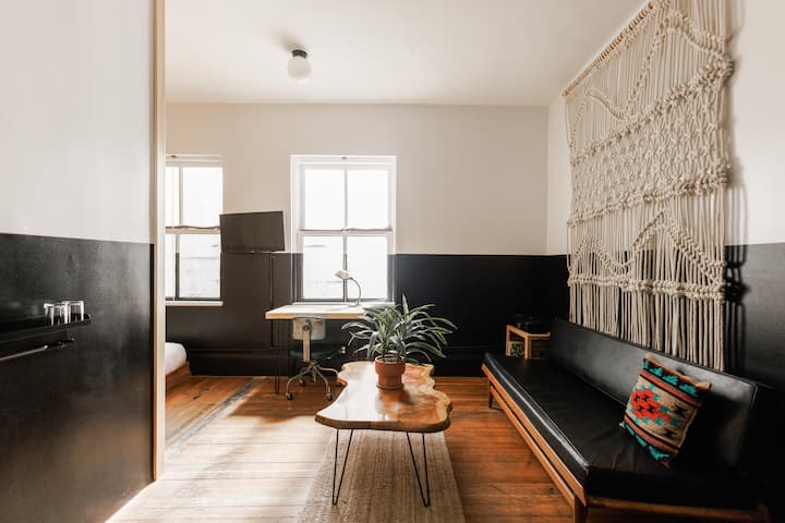 The Clyde By Kasa | Deluxe Queen Room - Portland, OR