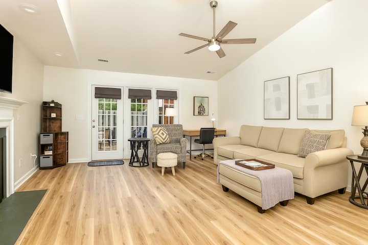 The Perky Pineapple; Quiet Ranch; Near Crabtree - Raleigh, NC