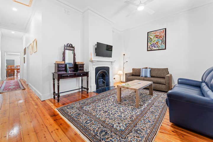 Cosy Cottage -Queen Bed - Free Street Parking - Adelaide