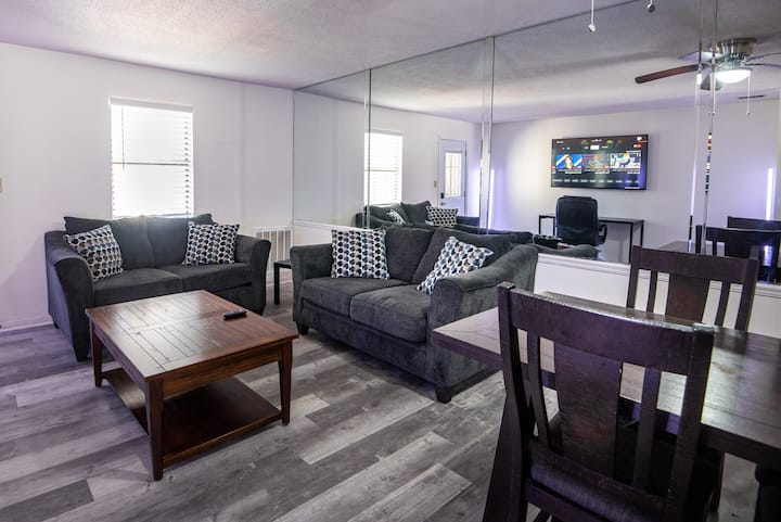 Birmingham Gateway Cozy Retreat - Birmingham, AL