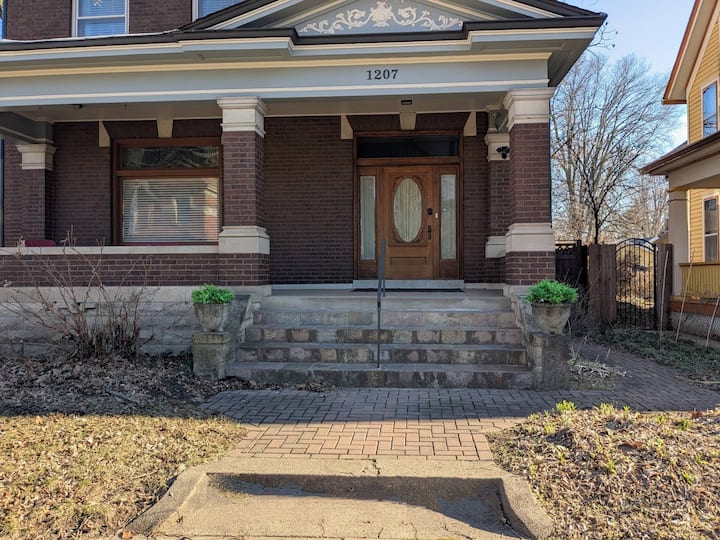 Historic*westcentral*nosmoke*4500sf*5queens*5tvs - Fort Wayne, IN