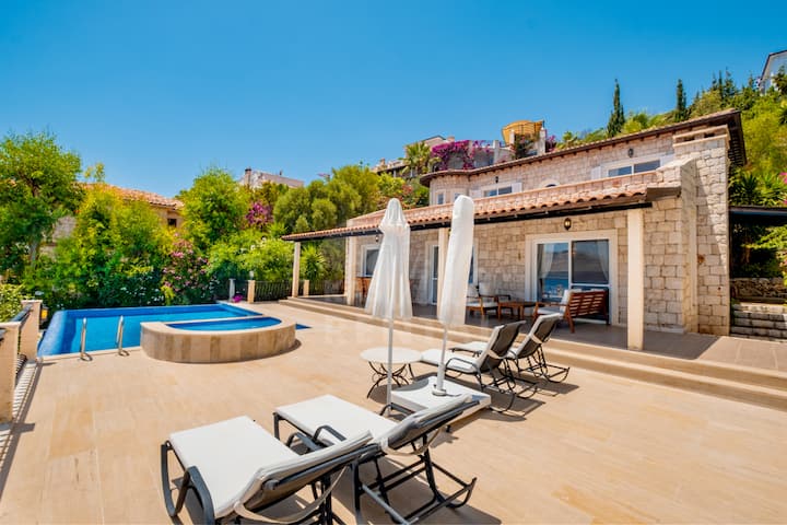 Karizma Property - Seafront Villa Hideaway - Turkey