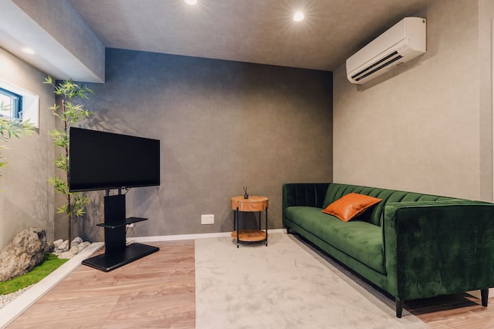 流音|临近通天阁.双线地铁直达难波.心斋桥.梅田|岸里站徒步8分|临近南海线|家庭房|日式整栋一户建 - Osaka