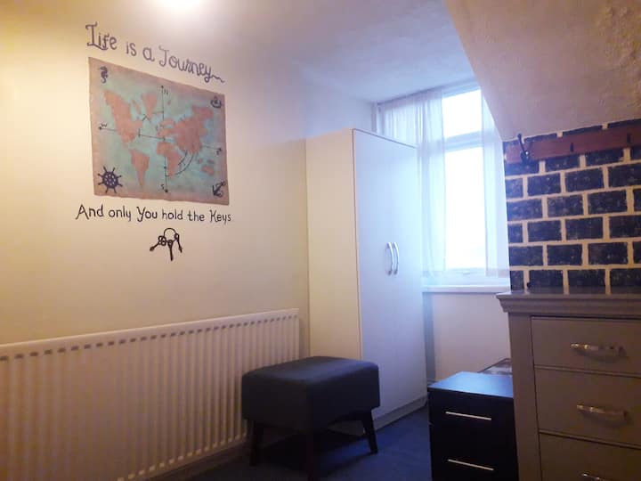 Spacious Double Bedroom - Sunderland
