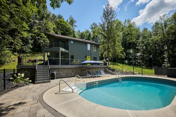 Summer Chalet W/ Pool + Private Hiking Trails - Great Barrington, MA