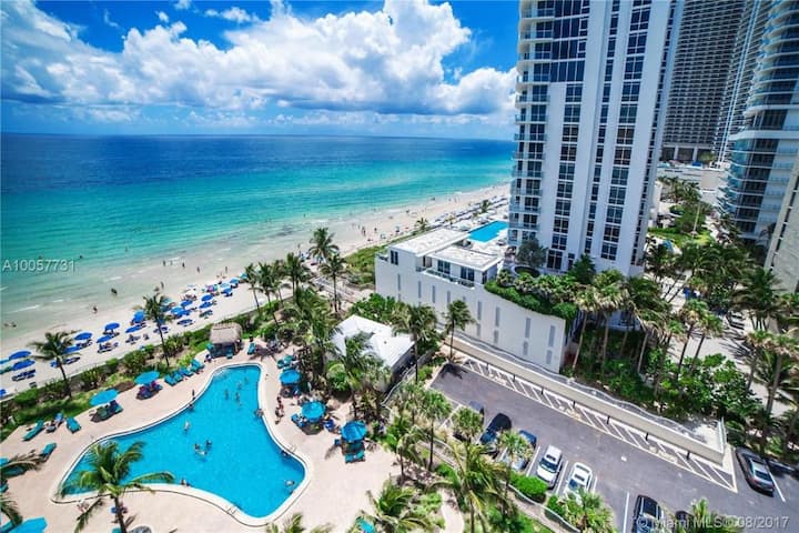Direct Access To Beach & Heated Pool Luxury Condo - Hallandale Beach, FL