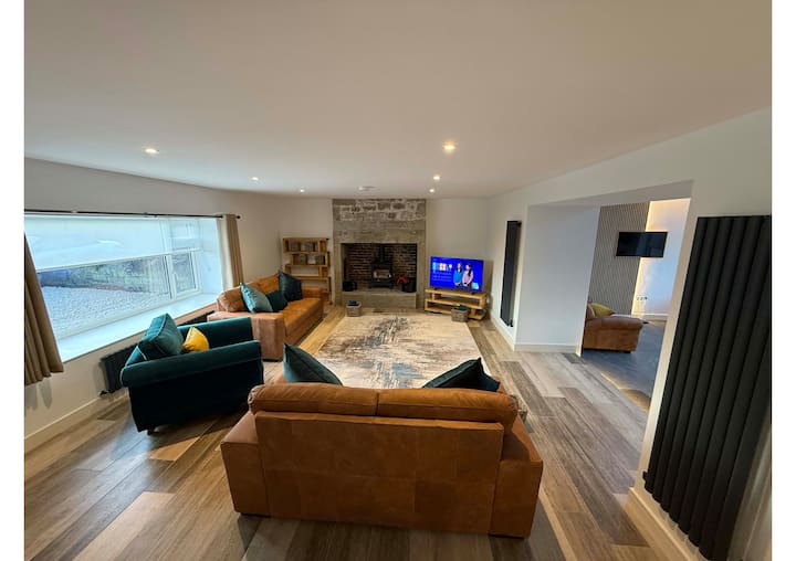 The View Cresswell - Beachfront Luxury Cottage - Morpeth Castle
