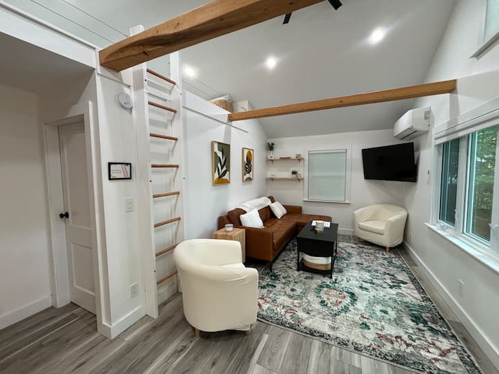 Newly Renovated White Mountain Cottage - New Hampshire