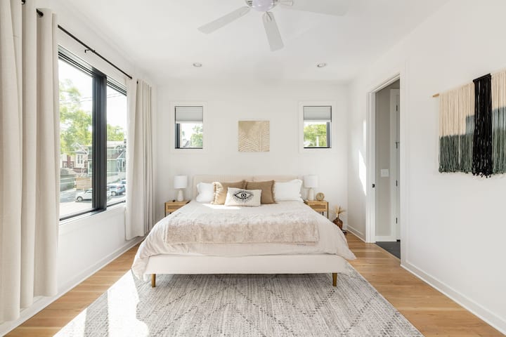 Huge Chic +1bdrm House | Park Free | King Bed - Nashville, TN