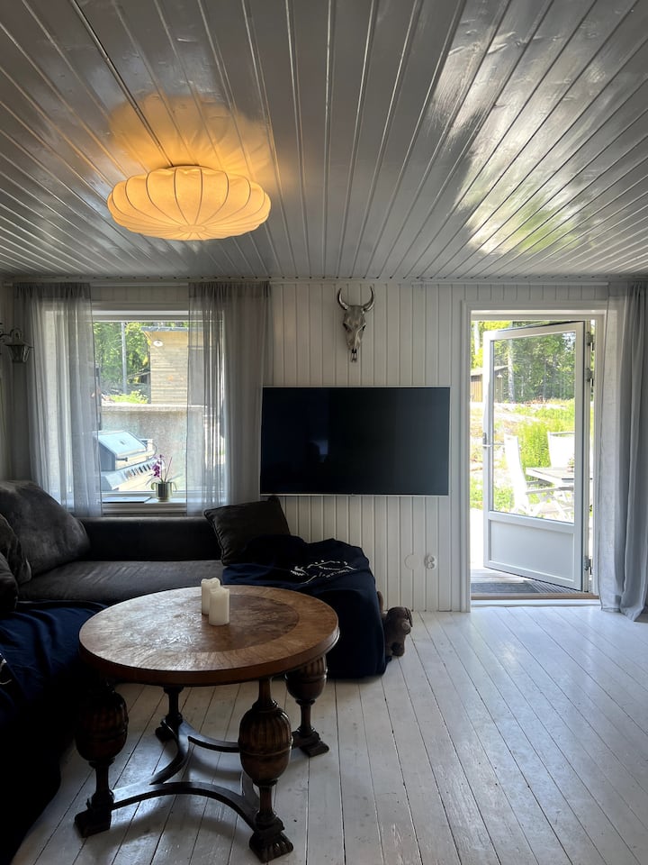 Hus I Grisslinge Med Pool. - Gustavsberg