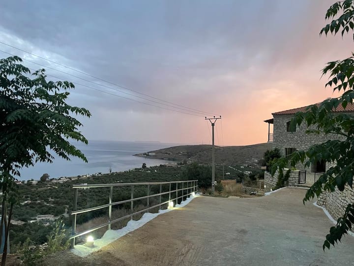 Lila View 1 - Qeparo