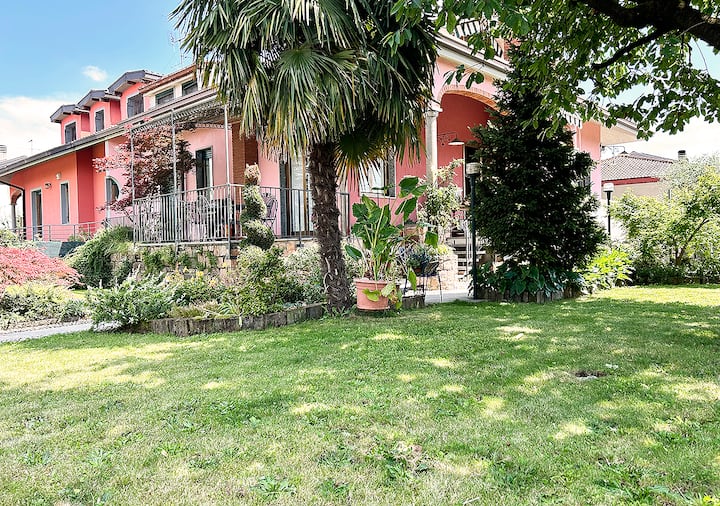 Comfortable And Romantic Attic - Varese