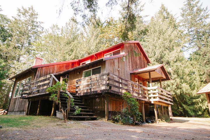 Sproat Lake Rural Retreat - British Columbia