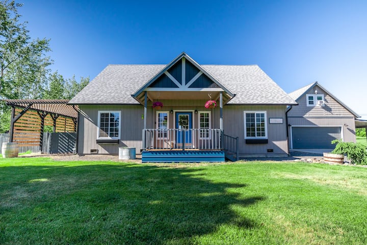 Spacious Family Home W/ Hot Tub - Ellensburg, WA