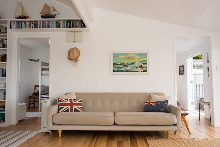 Bay View Beach House  | Stunning Views | - Raglan