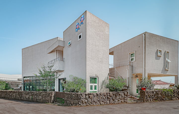 해녀해남 부부가 운영하는 제주 감성숙소, 조식맛집, 명랑해녀홈스테이 최대 8인 - Jeju-do