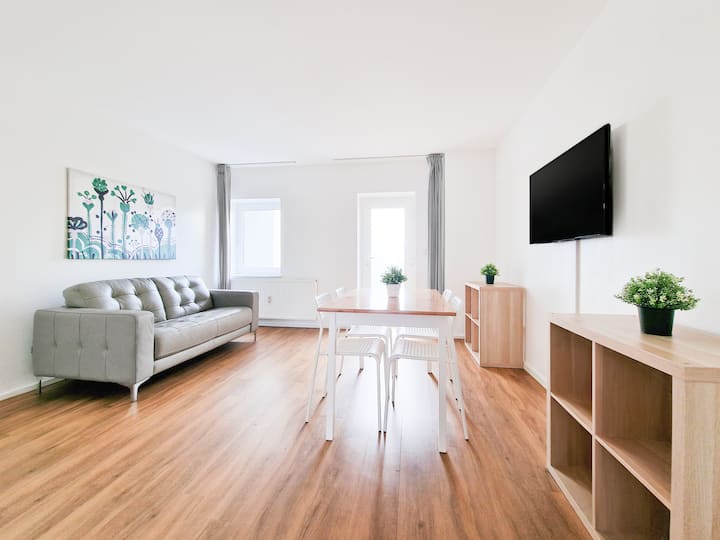 Raj Living - 2 Rooms - Terrace - Citycenter - Krefeld